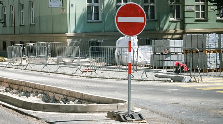 Come scegliere le transenne da cantiere: tipologie, prezzi e normative ...